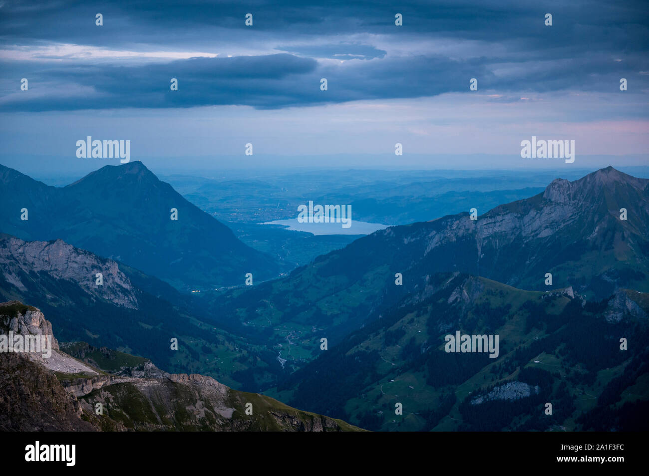 Lake of thun -Fotos und -Bildmaterial in hoher Auflösung – Alamy
