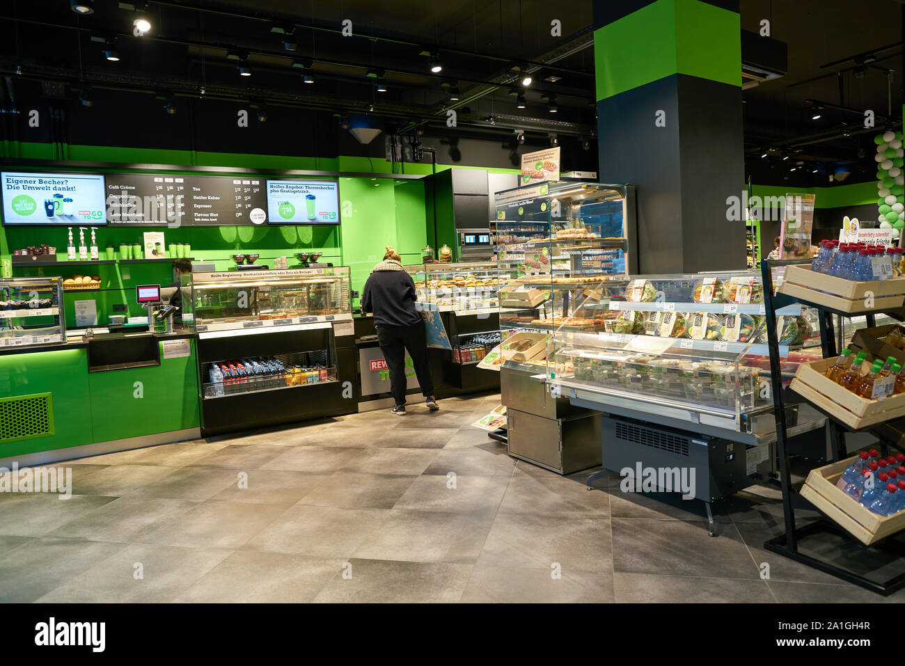 Rewe, zum des lebensmittelladens zu gehen Stockfotos und -bilder Kaufen ...