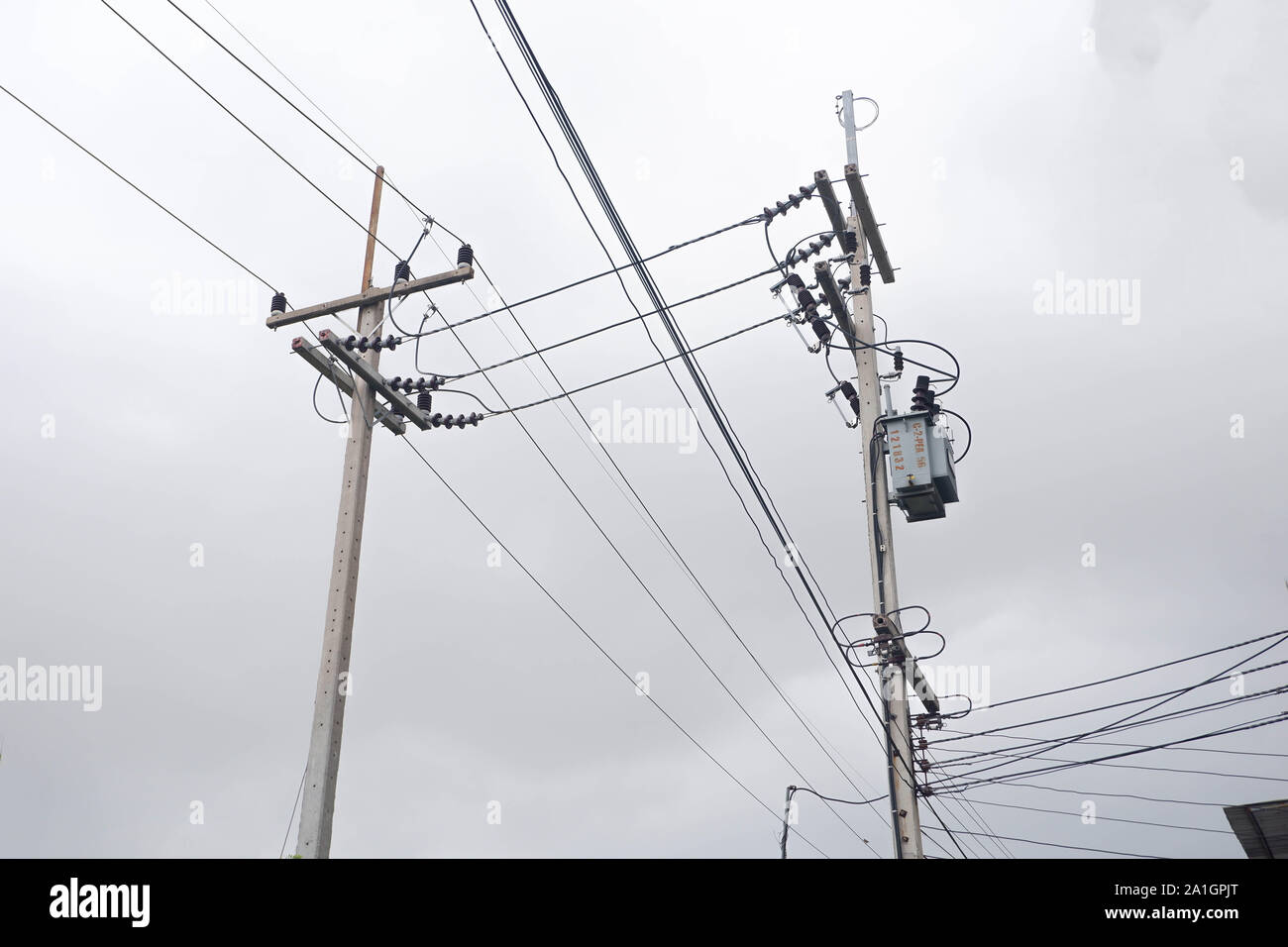 Pole mounted electrical transformer -Fotos und -Bildmaterial in hoher ...