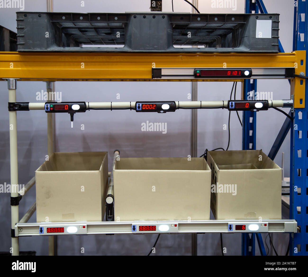 Box rack -Fotos und -Bildmaterial in hoher Auflösung – Alamy