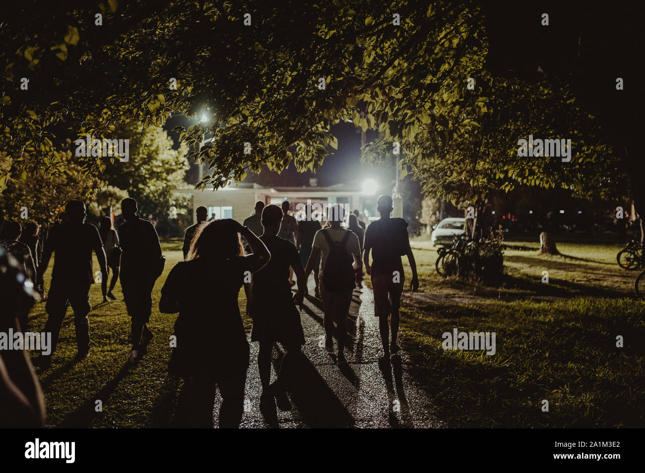 Zu einer party gehen -Fotos und -Bildmaterial in hoher Auflösung – Alamy