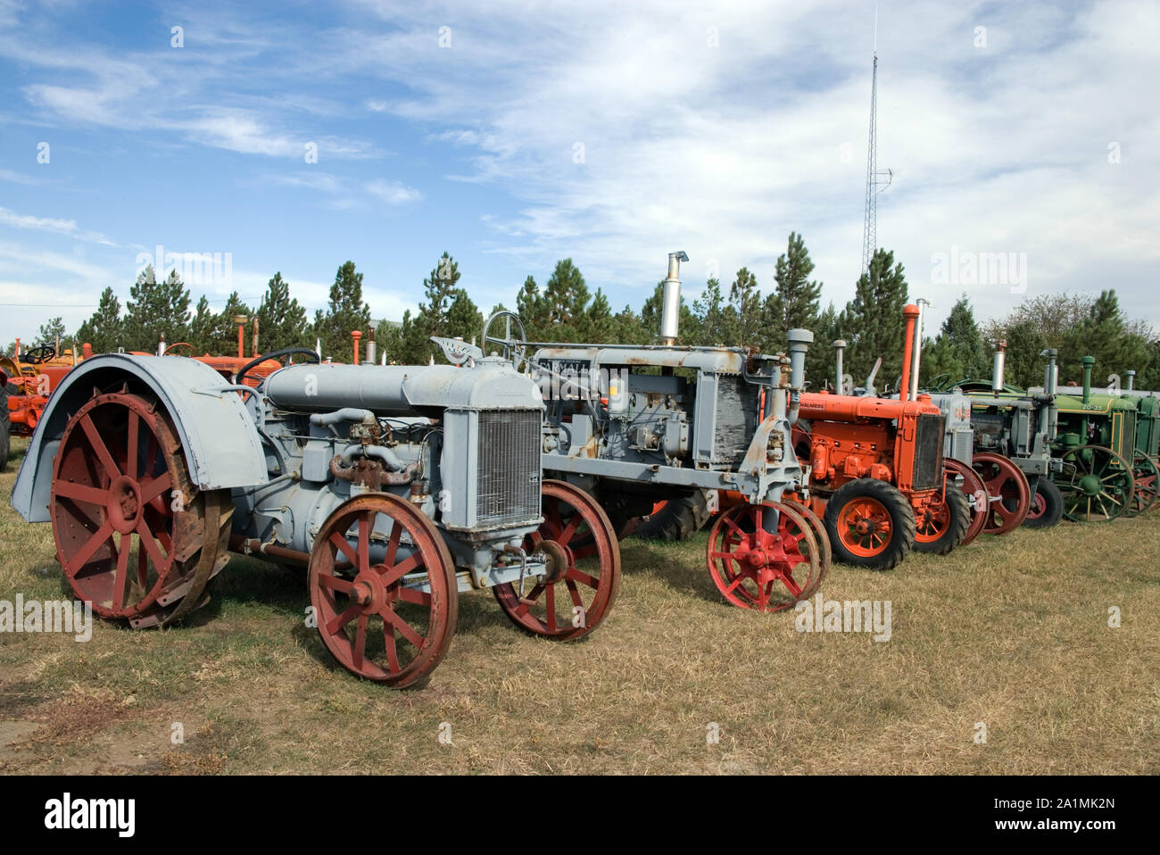 Vieux tracteurs -Fotos und -Bildmaterial in hoher Auflösung – Alamy