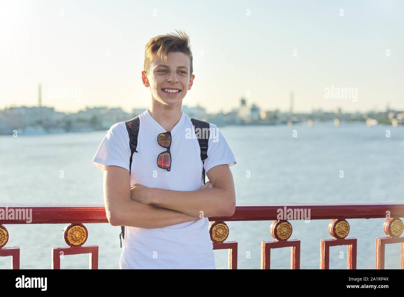 Junge mit blonden haaren 15 jahre alt -Fotos und -Bildmaterial in hoher ...