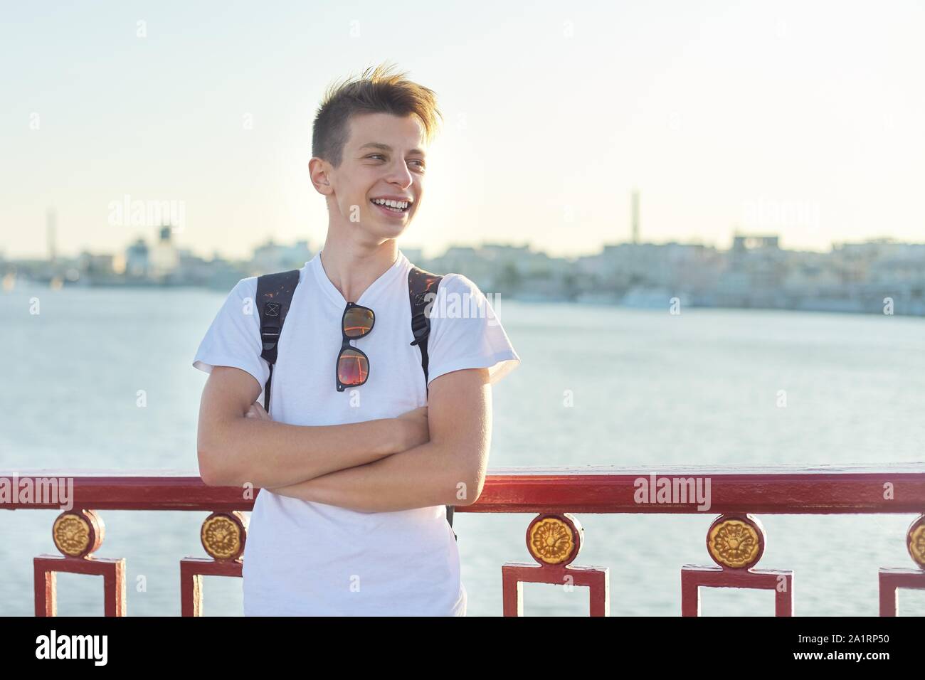 Junge mit blonden haaren 15 jahre alt -Fotos und -Bildmaterial in hoher ...