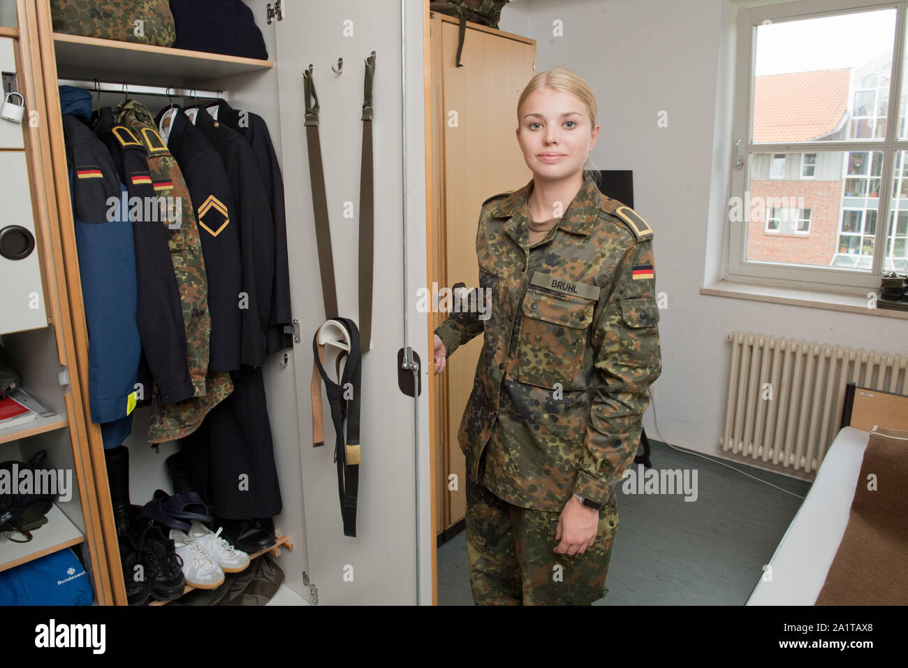 Bundeswehr Officer Stockfotos & Bundeswehr Officer Bilder - Seite 2 - Alamy