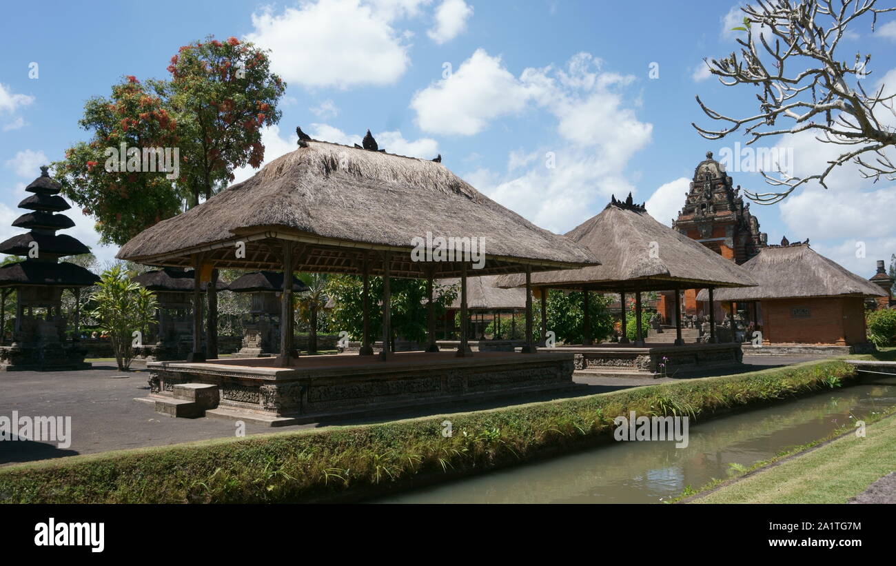 Candi kuning -Fotos und -Bildmaterial in hoher Auflösung – Alamy