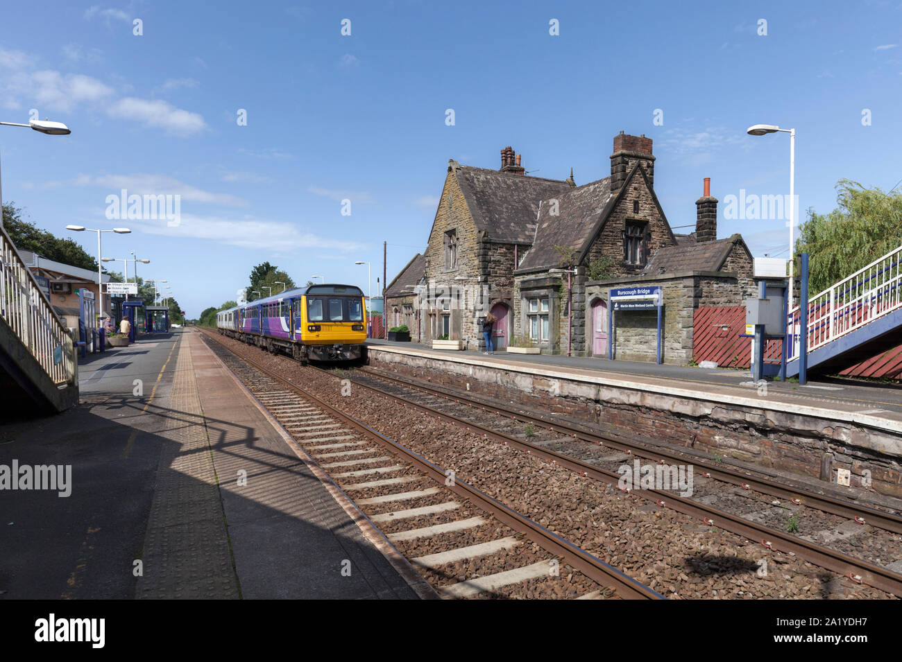 Arriva Northern Rail Class 142 Pacer + Klasse 150 Sprinter auf burscough Brücke Bahnhof ...