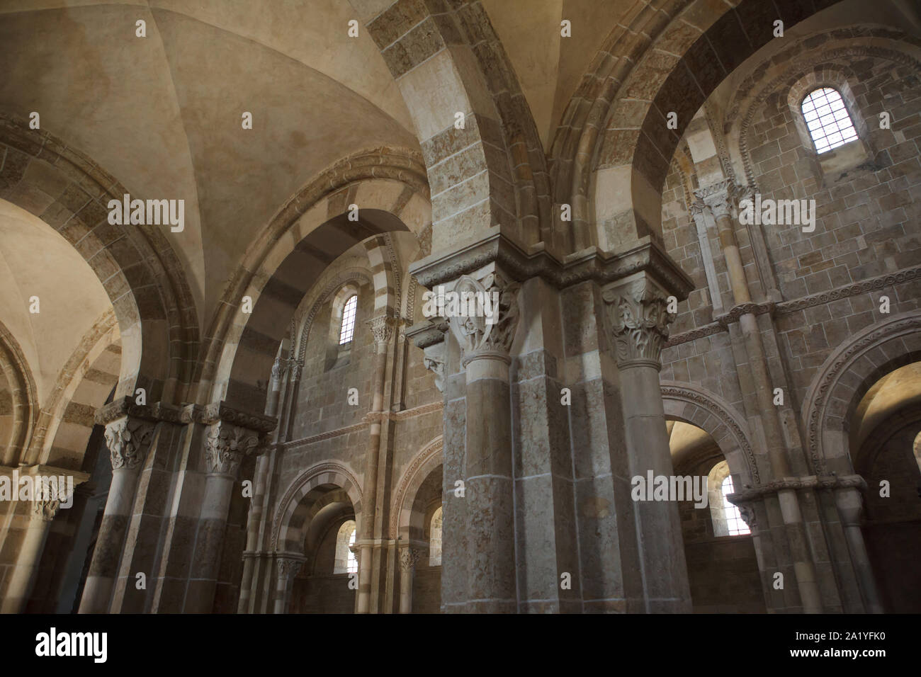 Romanische kirche aus dem 12 jahrhundert -Fotos und -Bildmaterial in ...