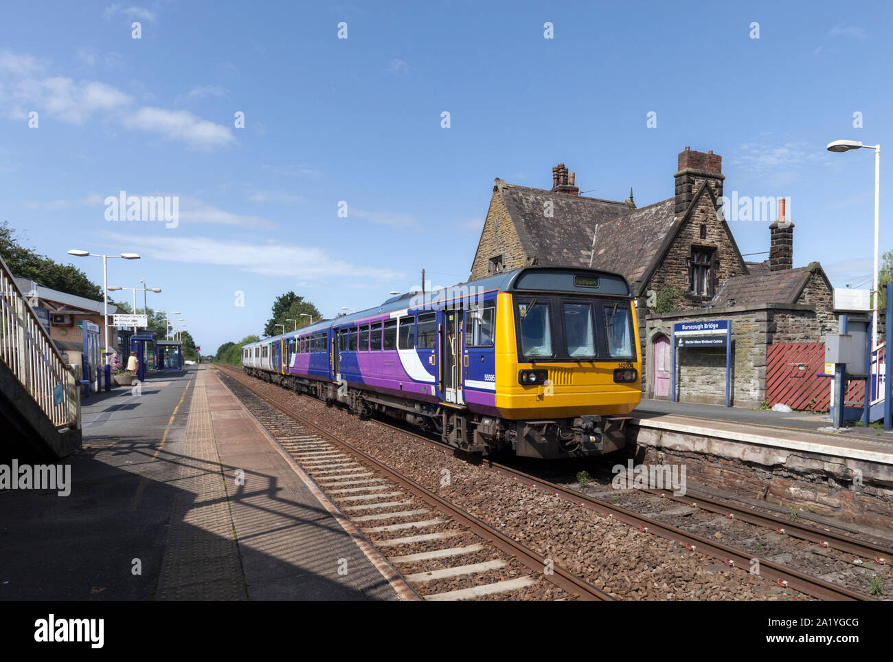 Arriva Northern Rail Class 142 Pacer + Klasse 150 Sprinter auf burscough Brücke Bahnhof ...