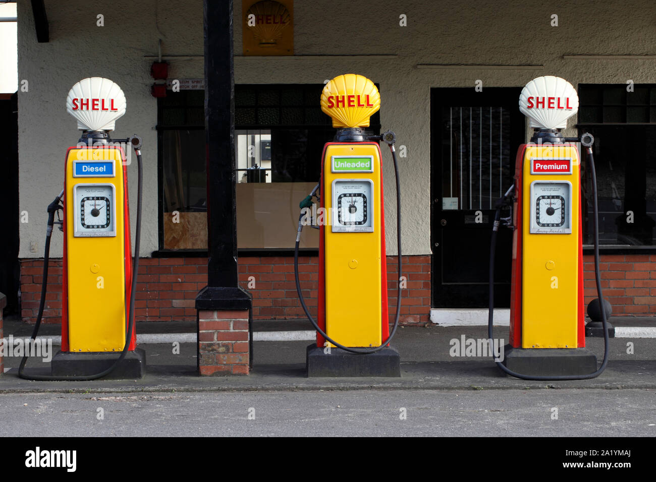 Shell petrol pumps -Fotos und -Bildmaterial in hoher Auflösung – Alamy