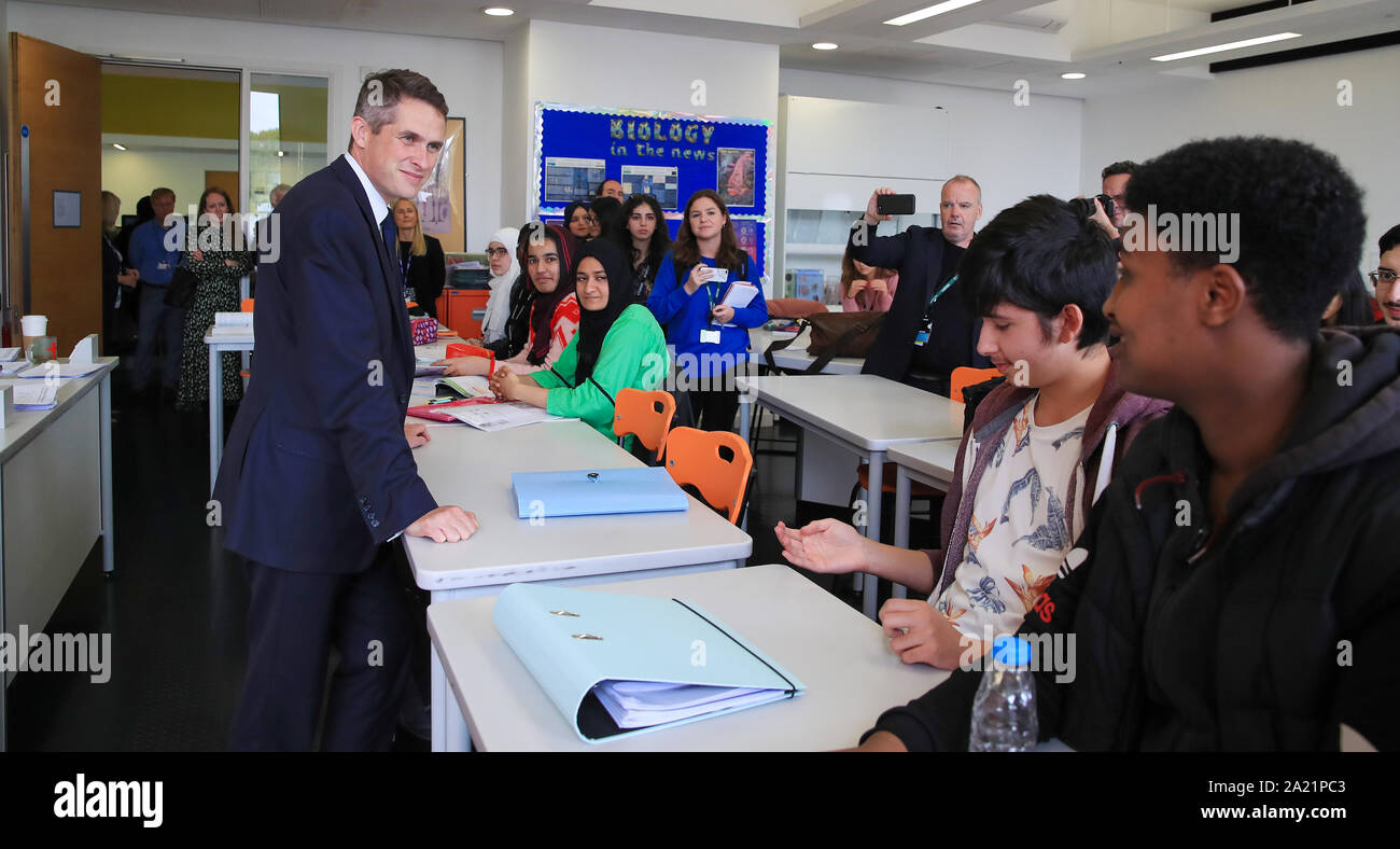 Ausbildung Sekretärin Gavin Williamson spricht mit Studenten der ...