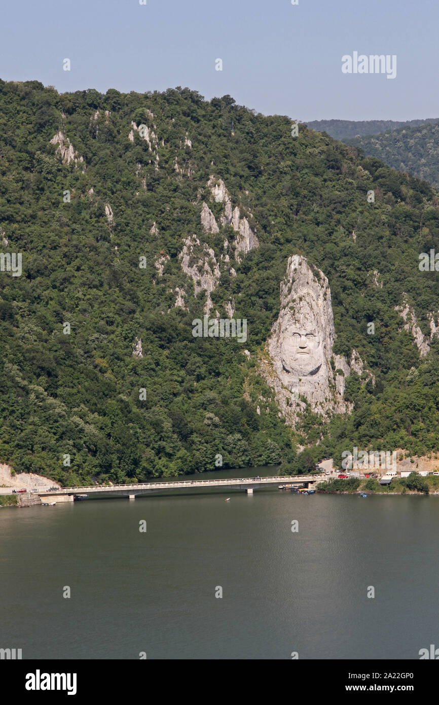 Der Fels relief Bergspitze Skulptur an der Vorderseite des Decebalus ...