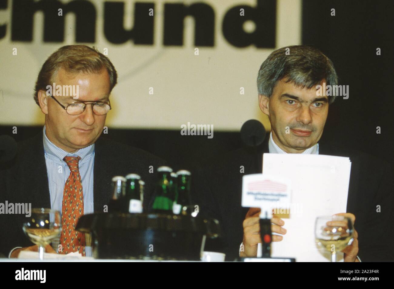 Dortmund, Deutschland. 26 Sep, 2019. firo: 05/1996 Fußball, 1 ...