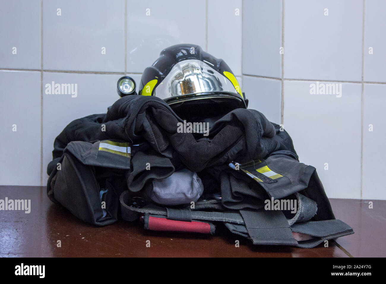 Feuerwehrmann Kleidung Stockfotos und -bilder Kaufen - Alamy