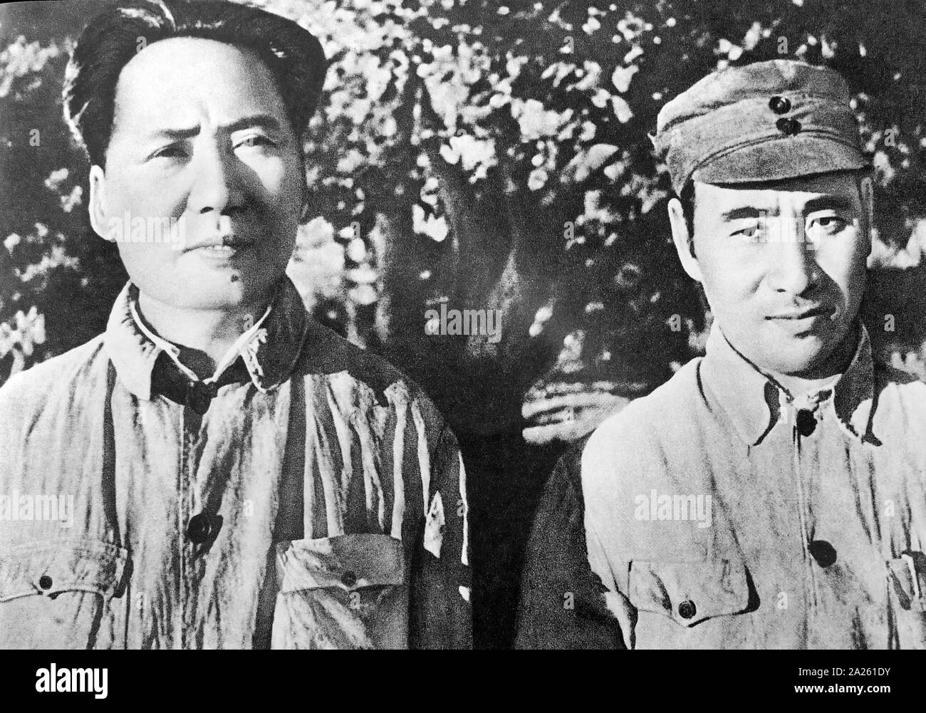 Lin Biao (rechts) mit Mao Zedong. 1940. Mao Zedong (1893 - 9. September ...