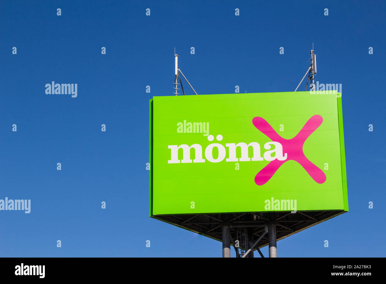 Moemax momax logo -Fotos und -Bildmaterial in hoher Auflösung – Alamy