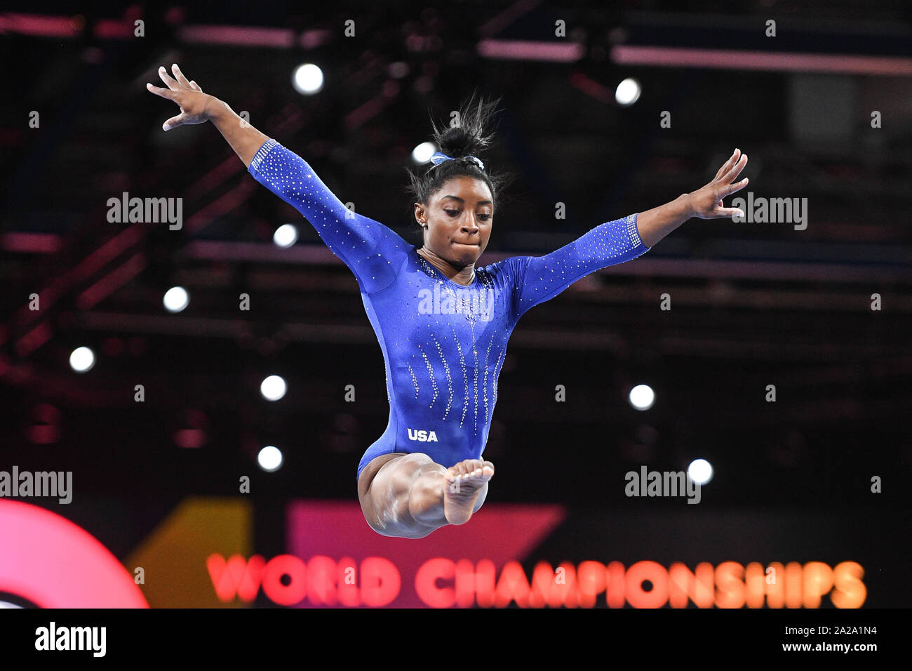 Stuttgart, Deutschland. 1. Okt, 2019. SIMONE BILES Praktiken auf dem ...