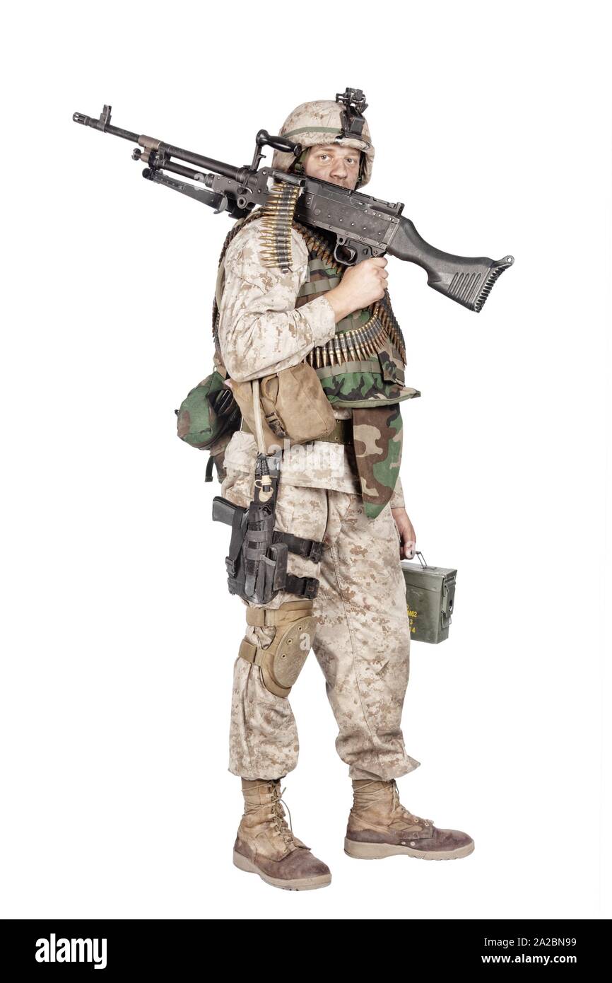 Studio Schießen von Armee, Marine machine Gunner in der Tarnung combat ...