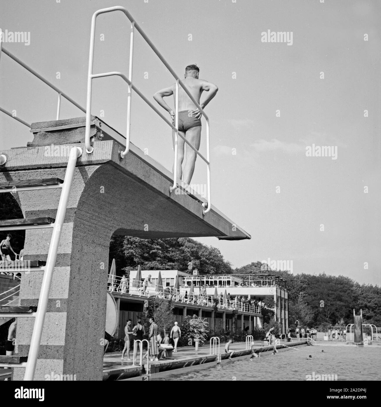 Opelbad wiesbaden -Fotos und -Bildmaterial in hoher Auflösung – Alamy