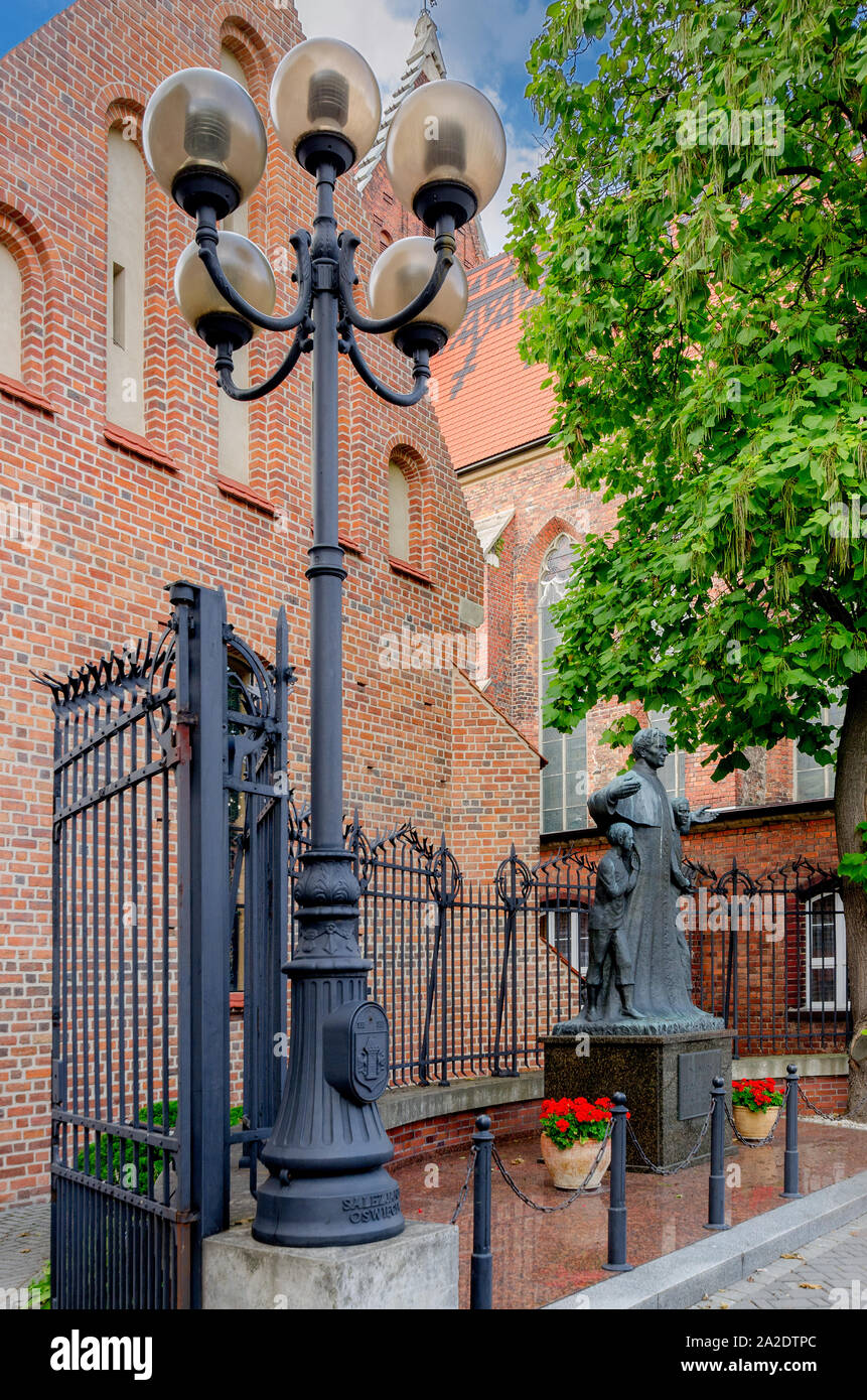 Oswiecim (dt.: Auschwitz), Kleinpolen Provinz. Statue des heiligen ...