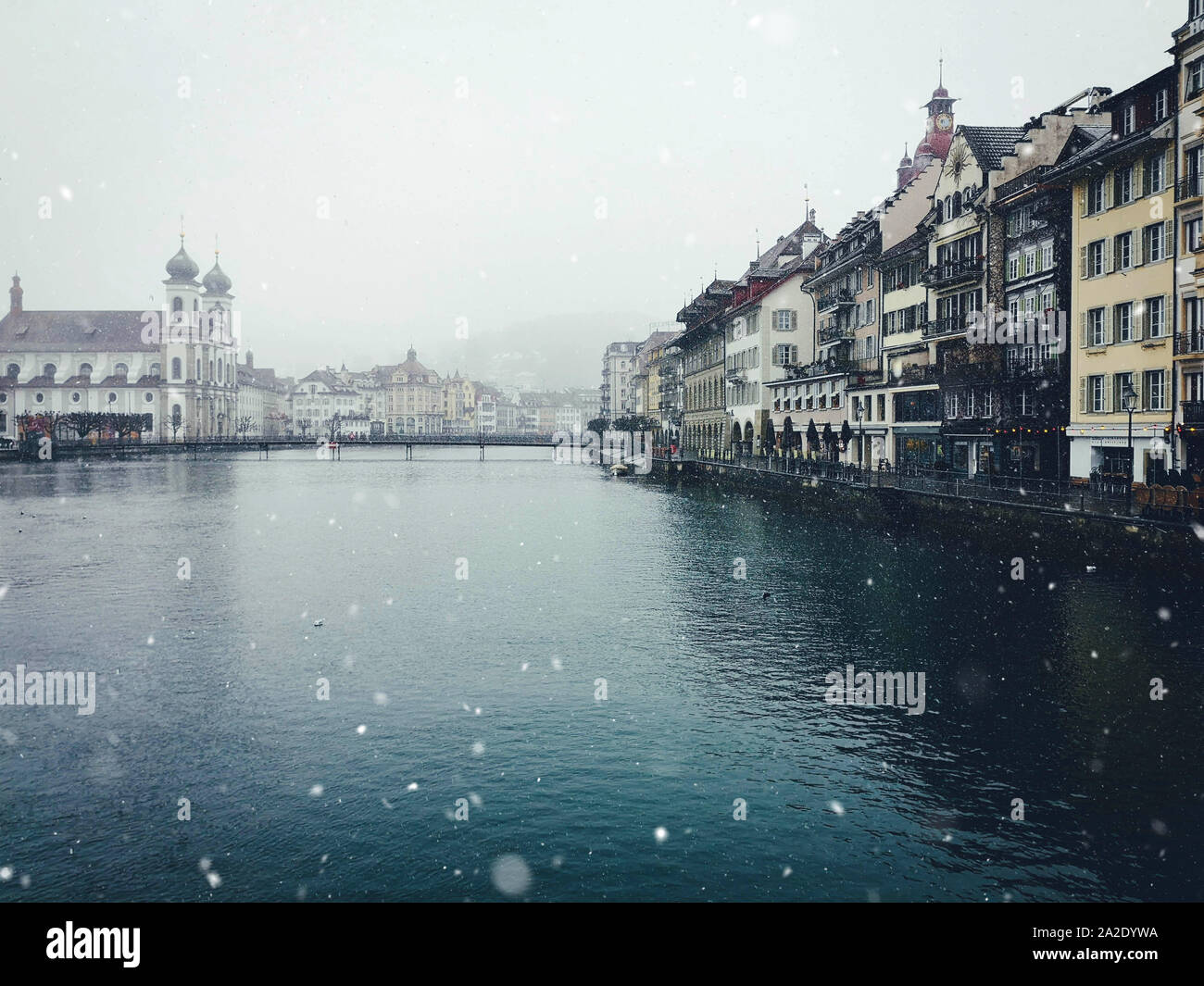 Schweizer stadt winter schnee -Fotos und -Bildmaterial in hoher ...