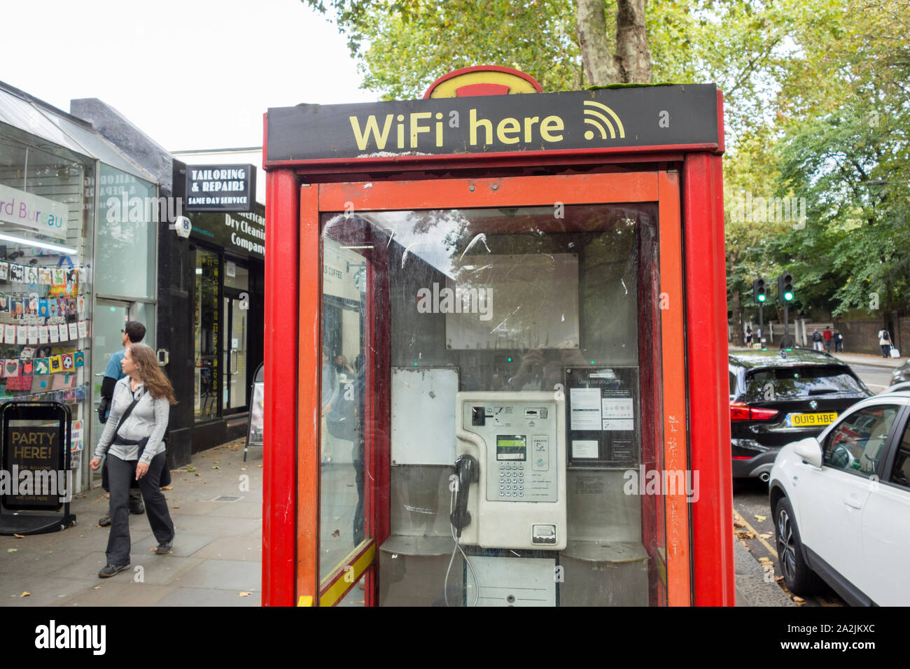 Gelbe telefonzelle -Fotos und -Bildmaterial in hoher Auflösung – Alamy