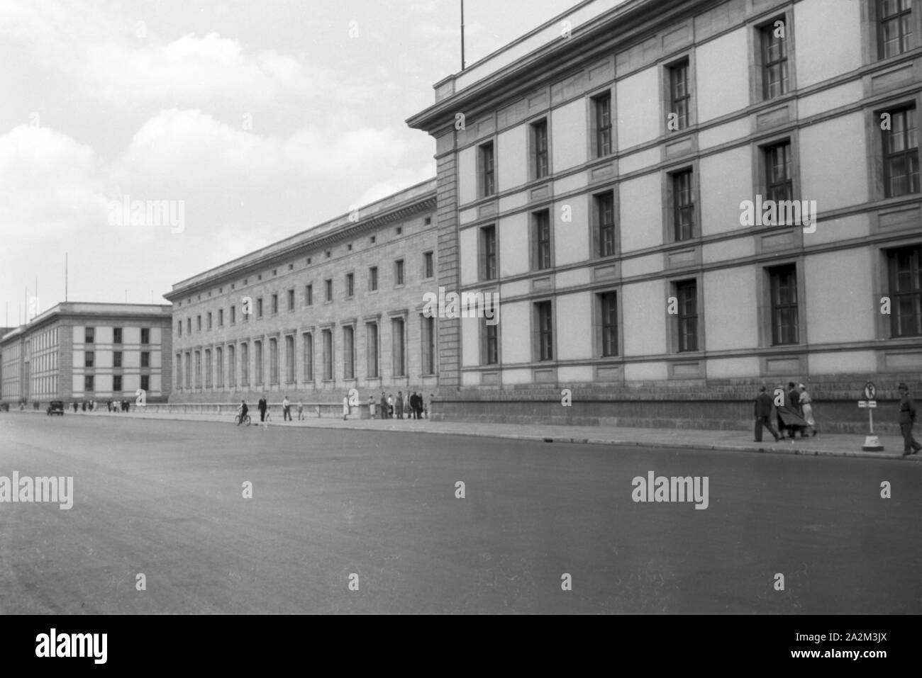 Aussenansicht der reichskanzlei in berlin -Fotos und -Bildmaterial in ...
