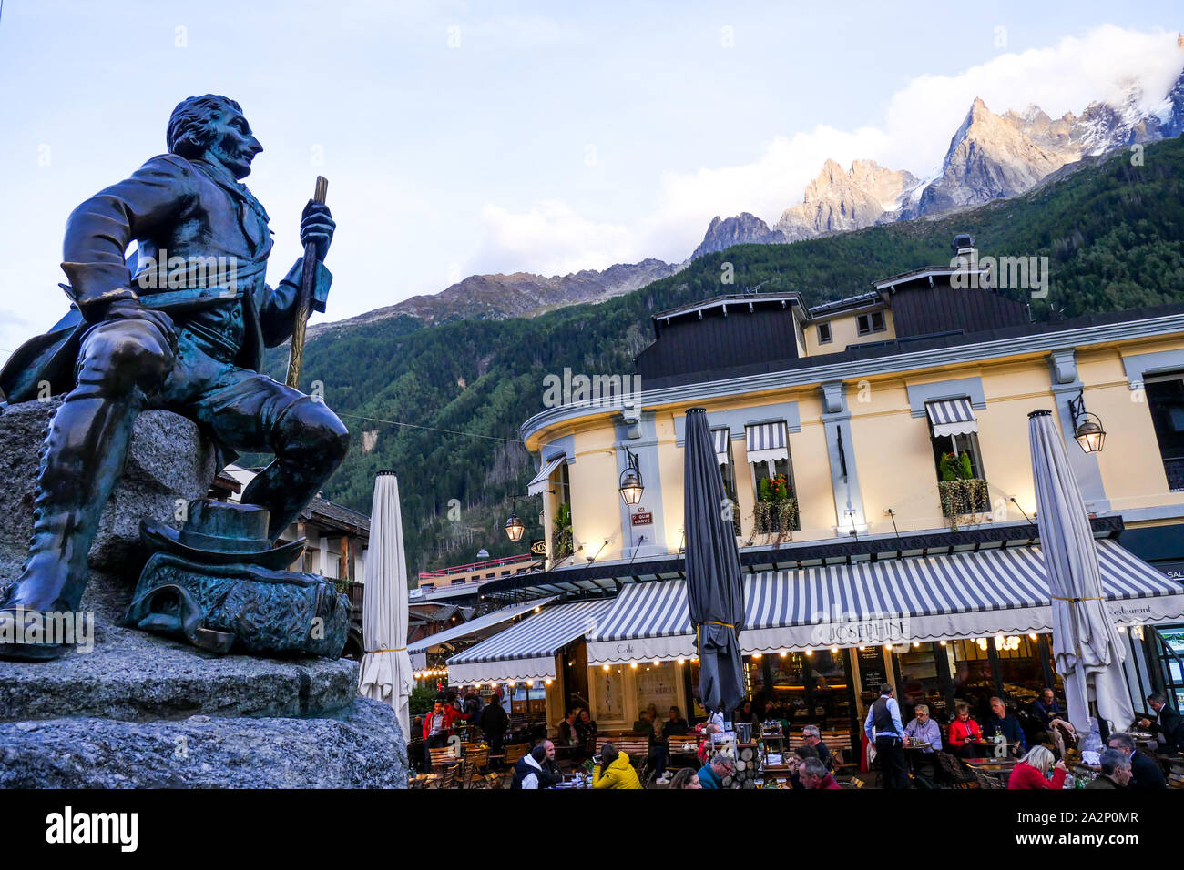 Statue von Ferdinand de Saussure, Erstbesteiger des Mont-Blanc ...
