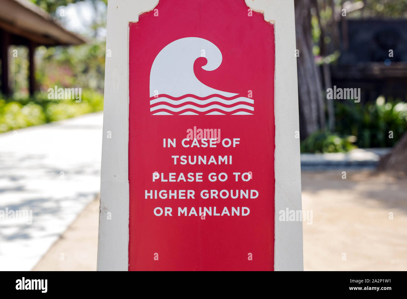 Tsunami escape route sign -Fotos und -Bildmaterial in hoher Auflösung ...