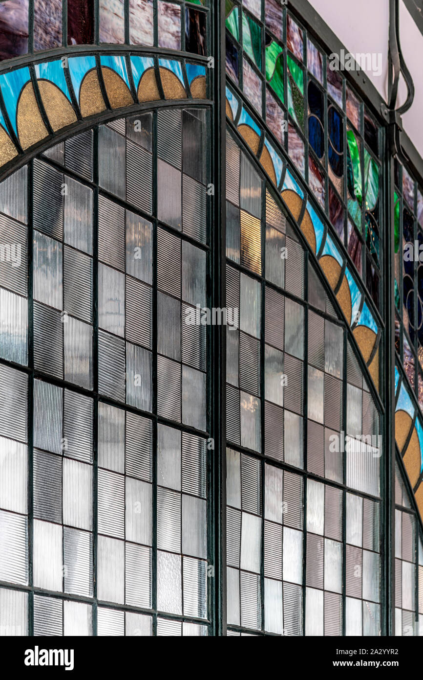 Jugendstil fenster -Fotos und -Bildmaterial in hoher Auflösung – Alamy