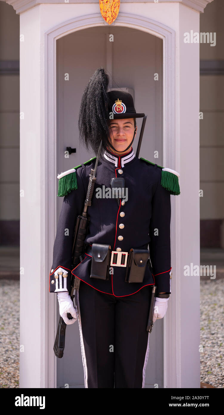 Europe norway royal palace guard -Fotos und -Bildmaterial in hoher ...
