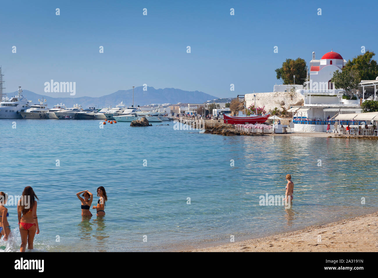 Madchen baden -Fotos und -Bildmaterial in hoher Auflösung – Alamy