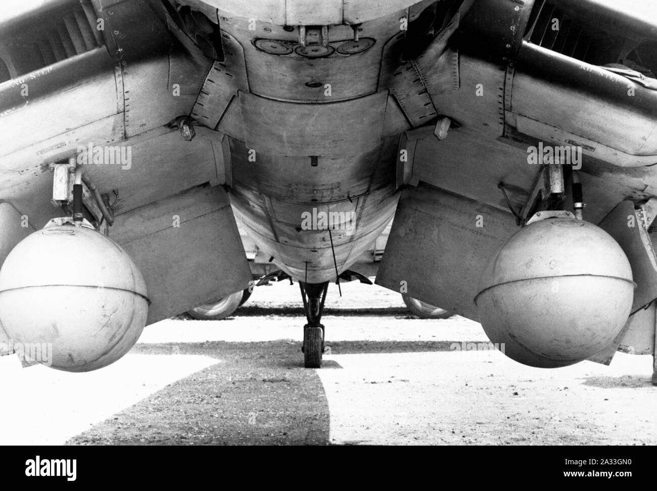 Drop tanks -Fotos und -Bildmaterial in hoher Auflösung – Alamy