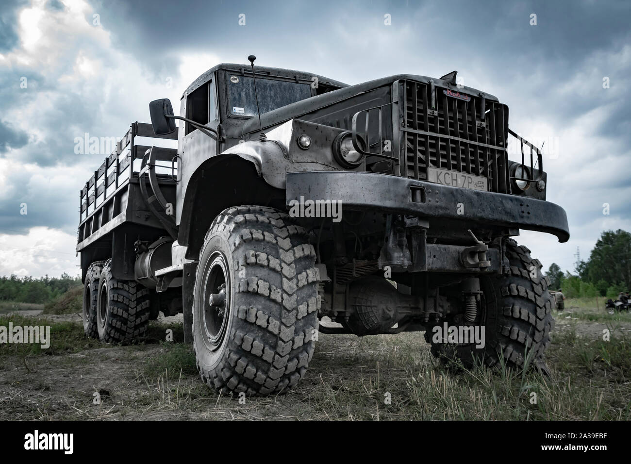 Sowjetischer schwerer LKW Kraz-255 6x6. Militärfahrzeuge Rallye ...