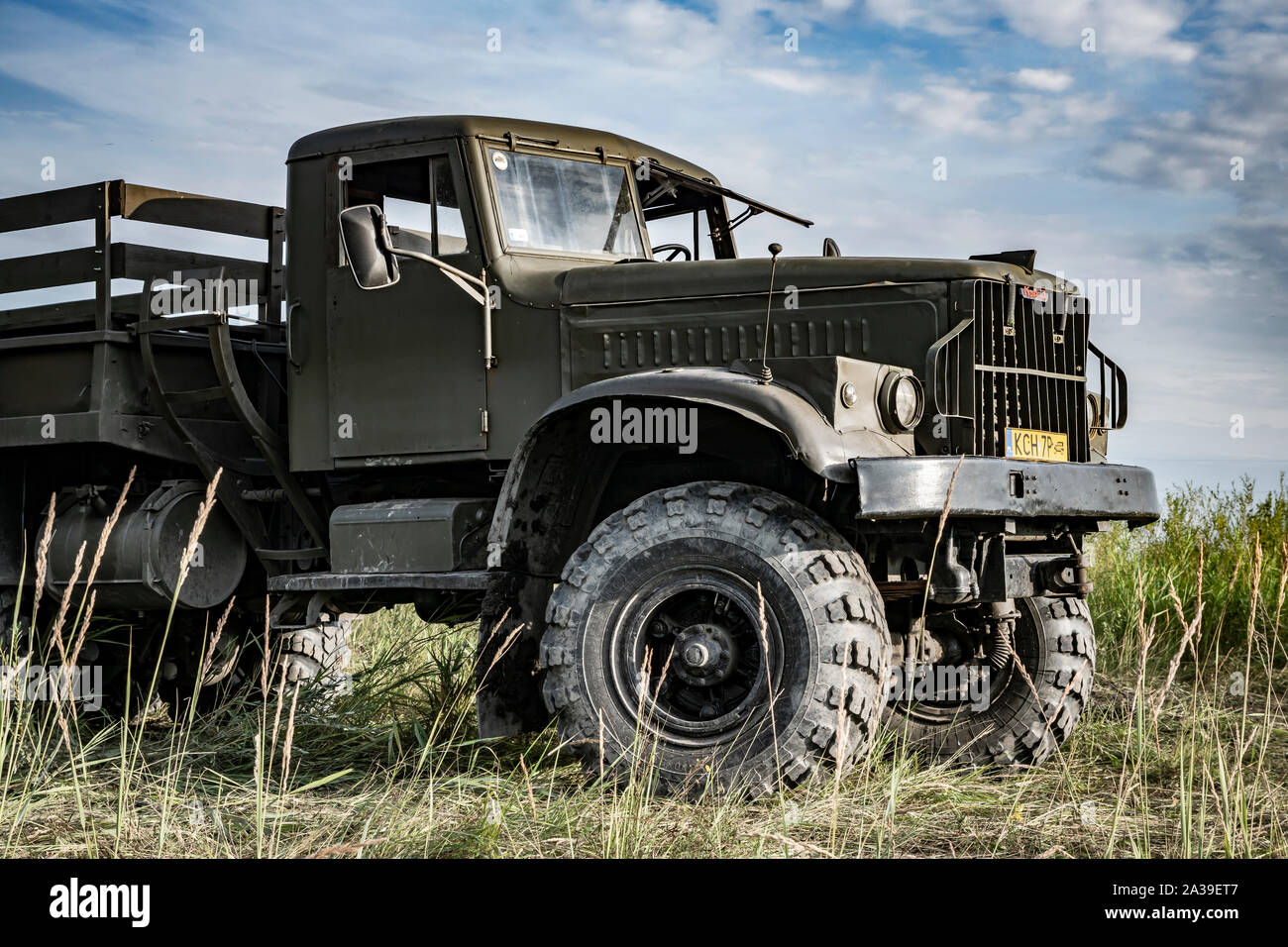 Sowjetischer schwerer LKW Kraz-255 6x6. Militärfahrzeuge Rallye ...