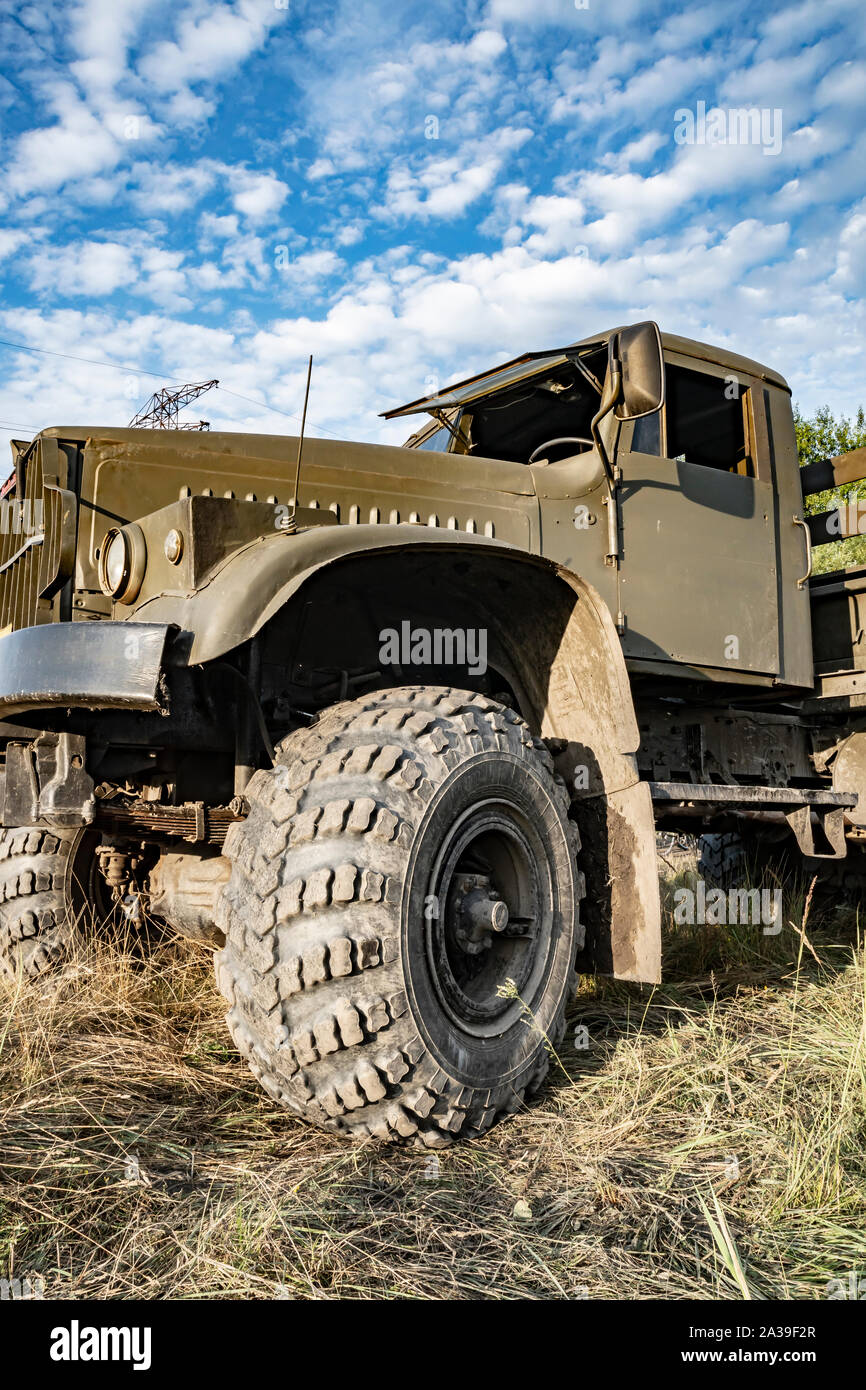 Sowjetischer schwerer LKW Kraz-255 6x6. Militärfahrzeuge Rallye ...