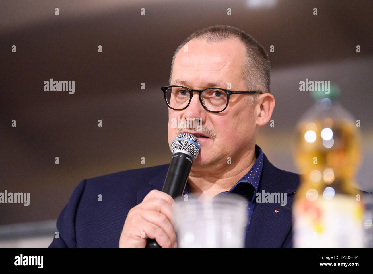 Karlsruhe, Deutschland. 07 Okt, 2019. Bewerberinnen und Bewerber für ...