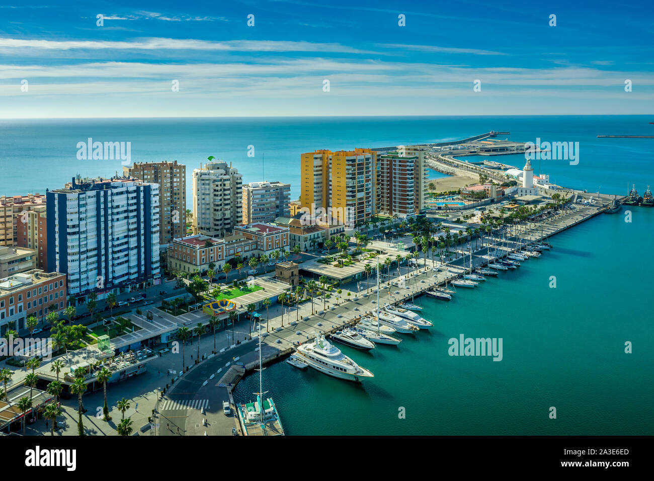 Malaga port night -Fotos und -Bildmaterial in hoher Auflösung – Alamy