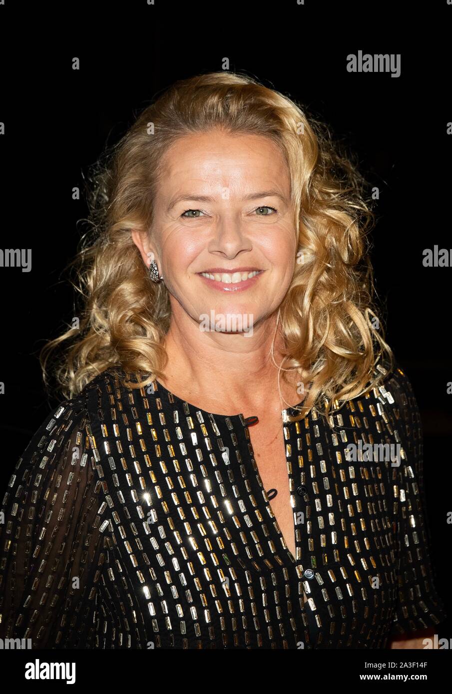Prinzessin prinses mabel overall schwarz krullen lockiges haar -Fotos ...