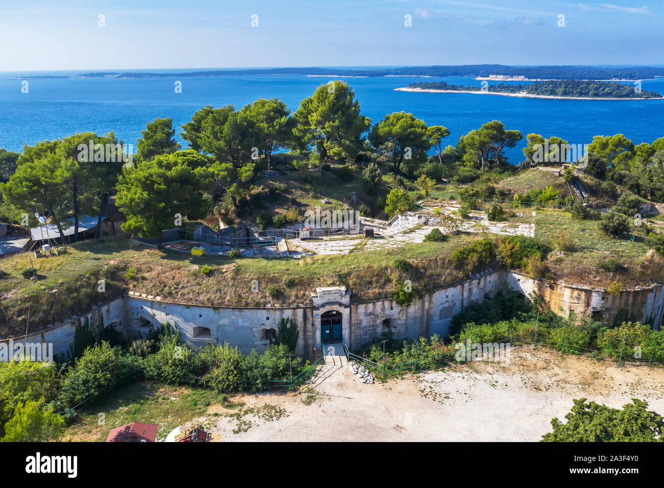 Eine Luftaufnahme von Fort Punta Christo in der Nähe von Pula, Istrien ...