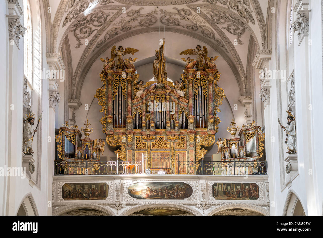 Stadtpfarrkirche Mariä Himmelfahrt Stockfotos und -bilder Kaufen - Alamy
