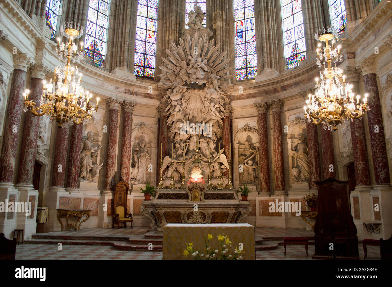 Romanischer altar -Fotos und -Bildmaterial in hoher Auflösung – Alamy