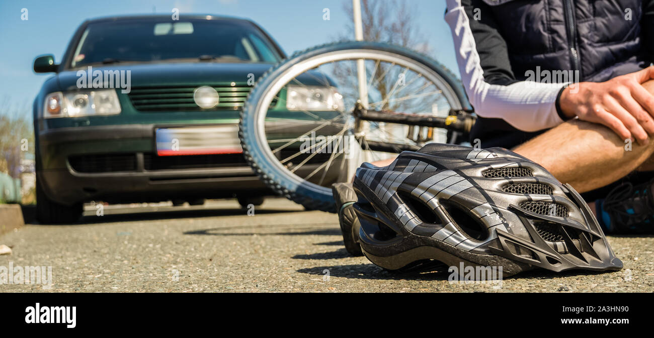 Bicycle crash -Fotos und -Bildmaterial in hoher Auflösung – Alamy