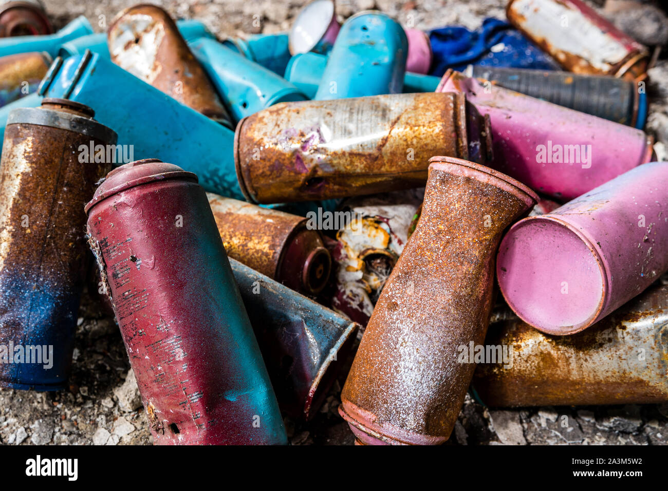 Spray cans paint used graffiti -Fotos und -Bildmaterial in hoher ...