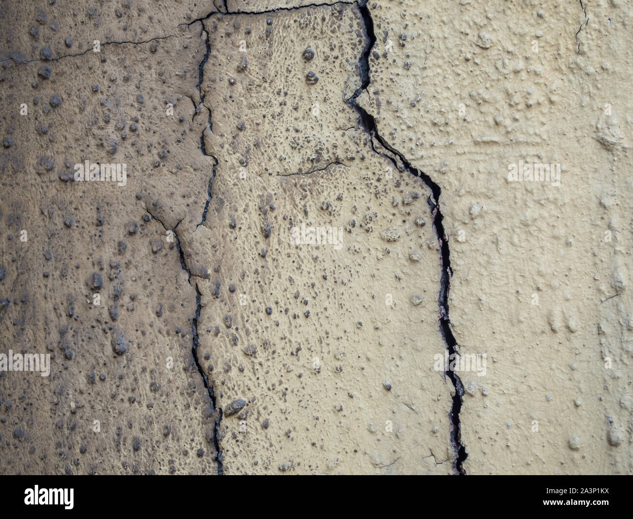 Riss in einer wand -Fotos und -Bildmaterial in hoher Auflösung – Alamy