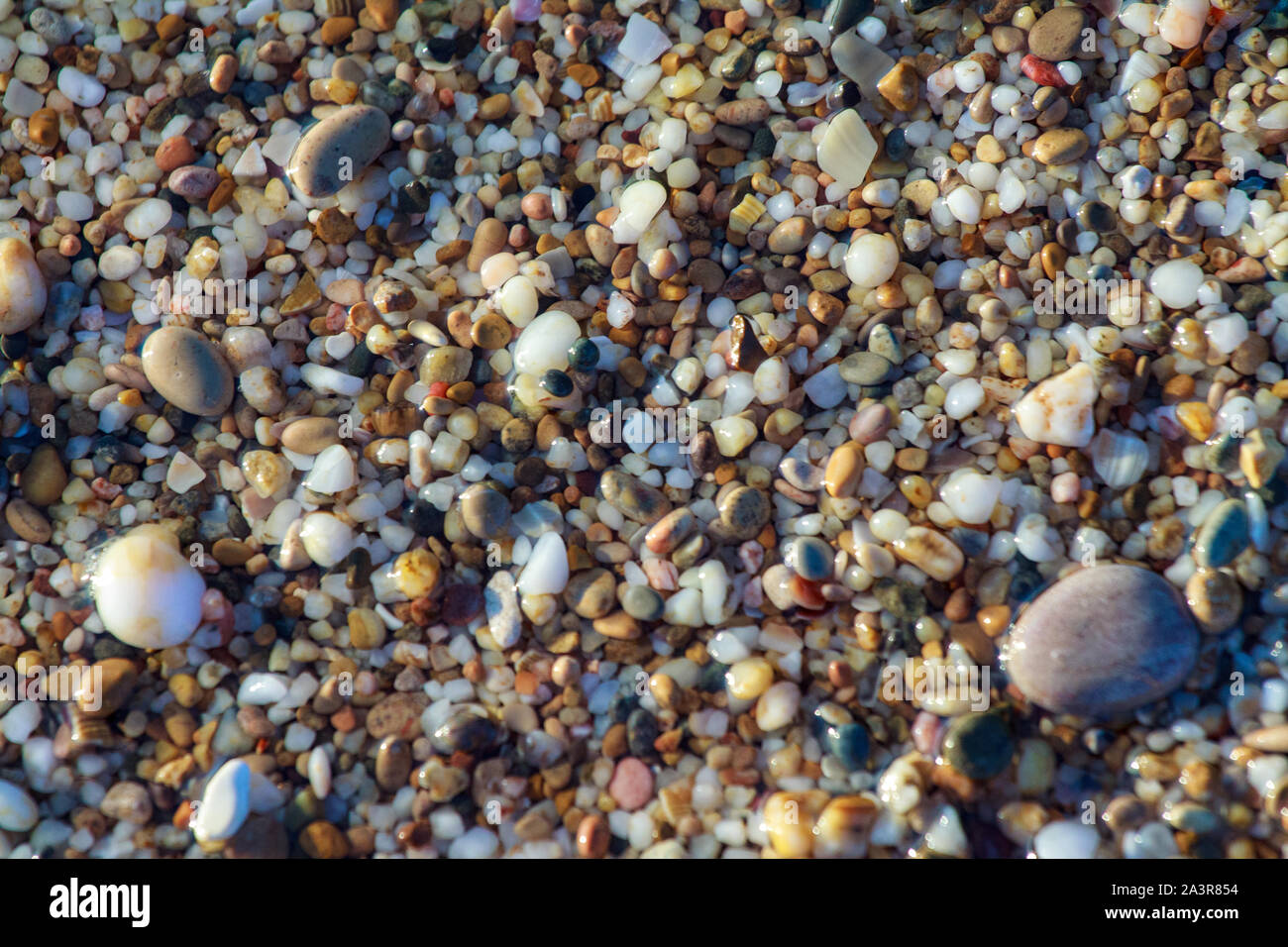 Meer Kieselsteinen farbige Granit am Strand Hintergrund Steine. Der ...