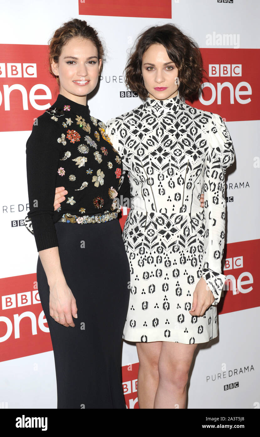 Lily james war and peace -Fotos und -Bildmaterial in hoher Auflösung ...