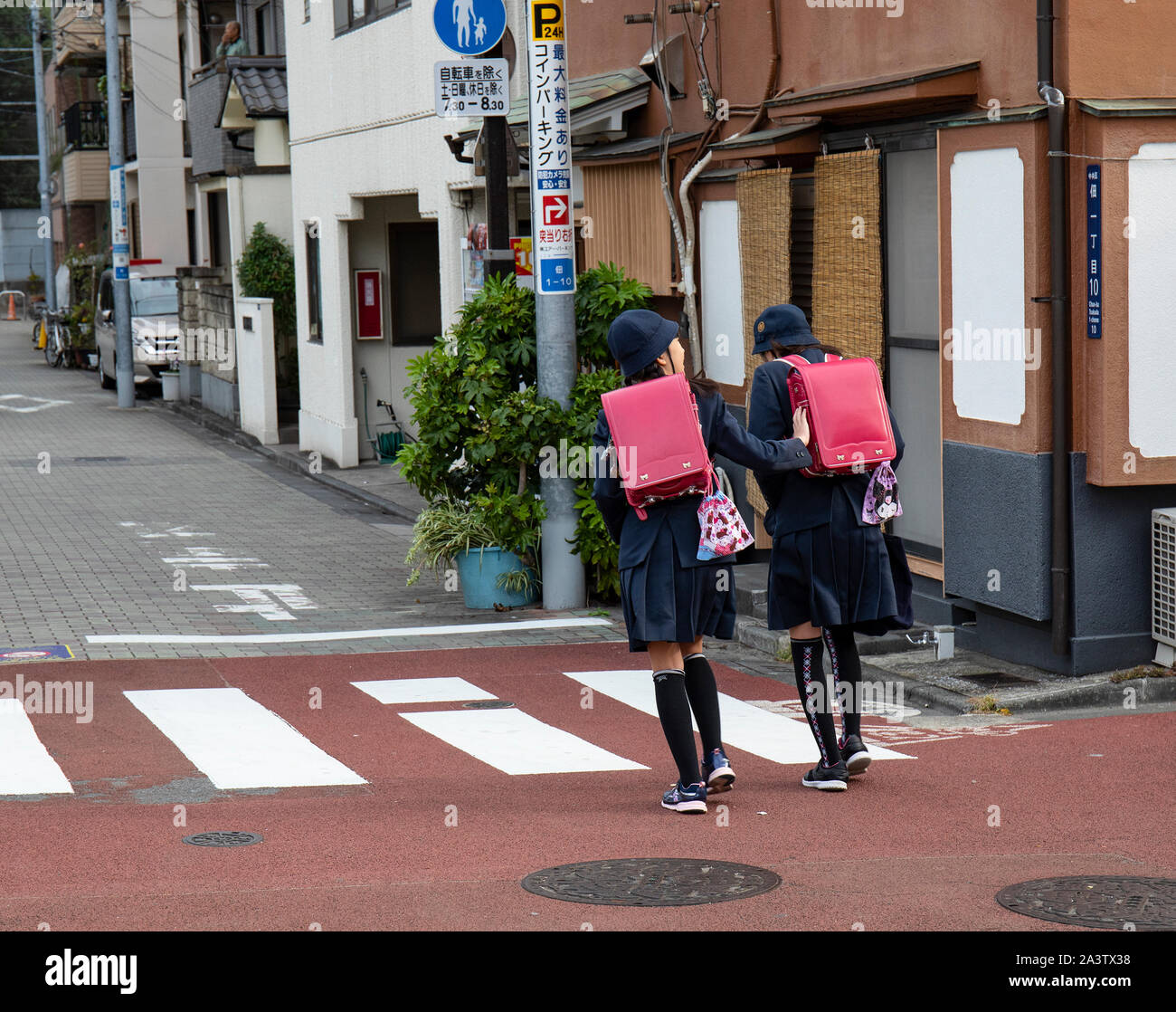 Schulmädchen japan -Fotos und -Bildmaterial in hoher Auflösung – Alamy