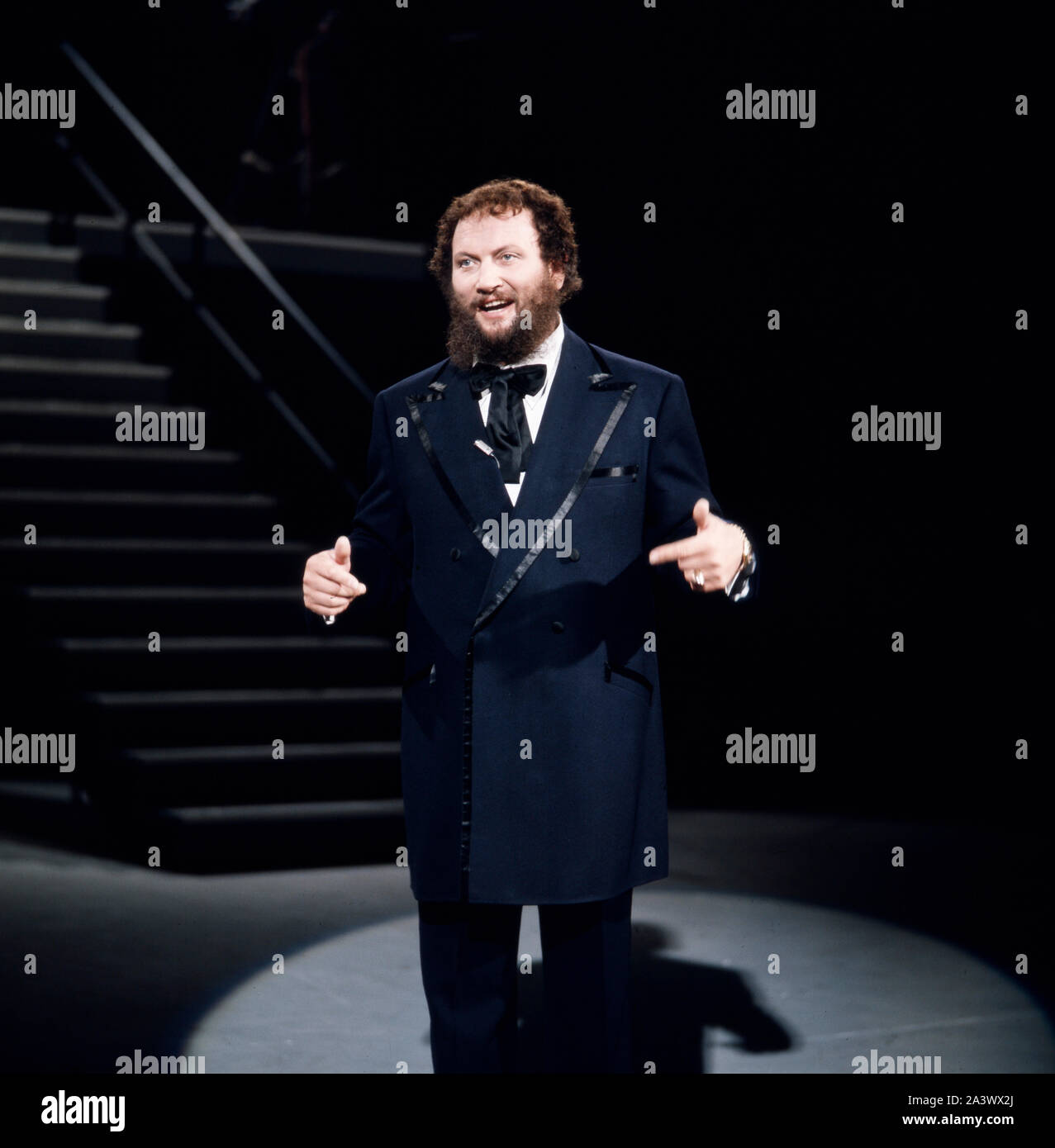 Der deutsche Bass Sänger Ivan Rebroff bei einem Auftritt zur ZDF ...