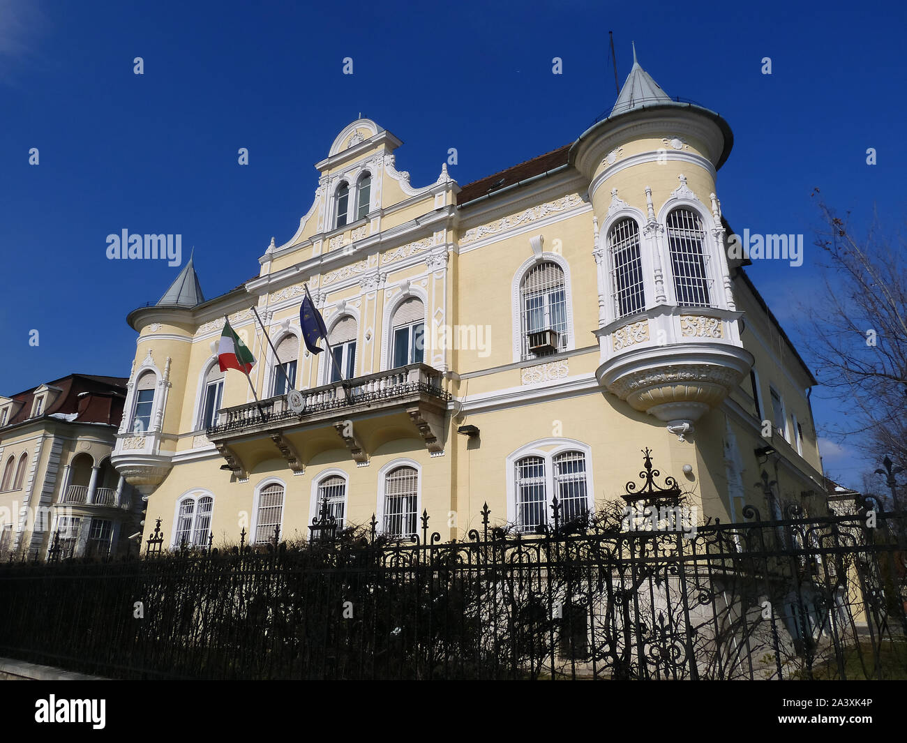 Italian embassy building -Fotos und -Bildmaterial in hoher Auflösung ...